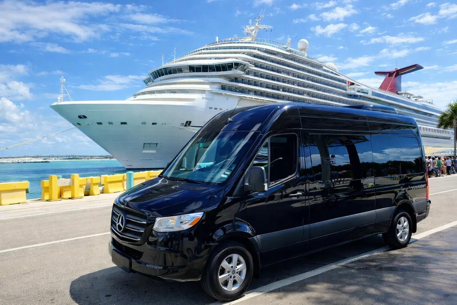 Mercedes Benz Sprinter con chofer en Miami por horas o servicio